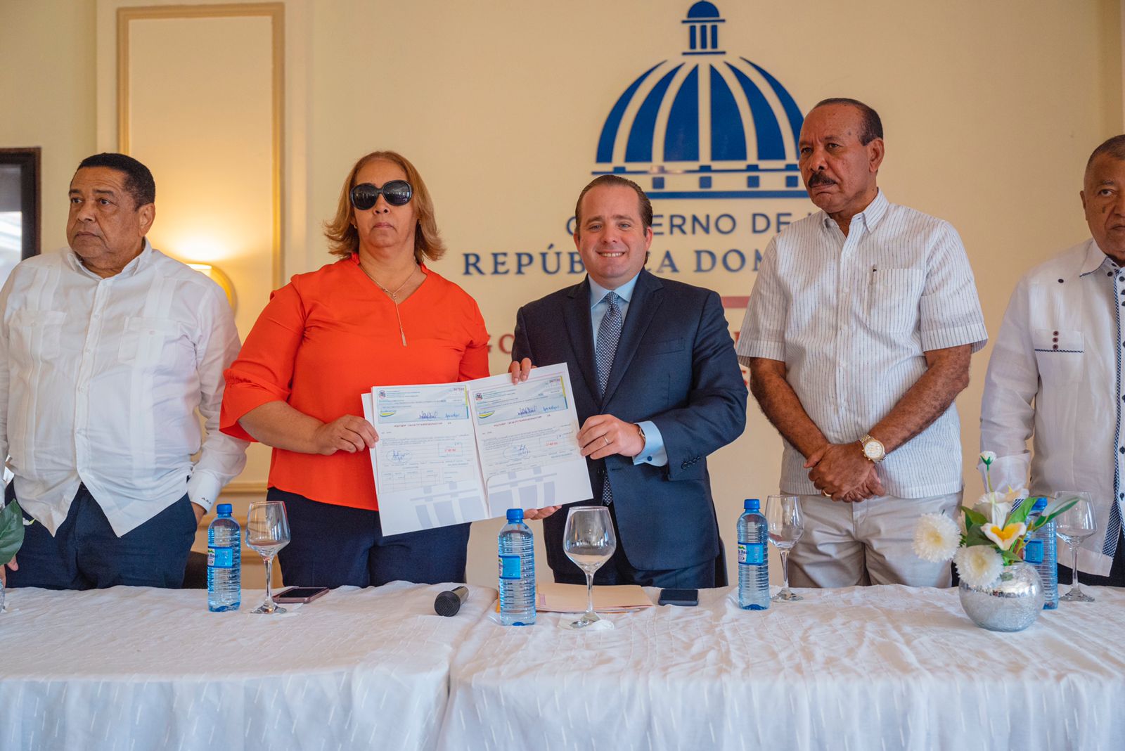 Ministro Paliza entrega más de RD 10 millones en San Cristóbal dirigidos al sector deportivo ...